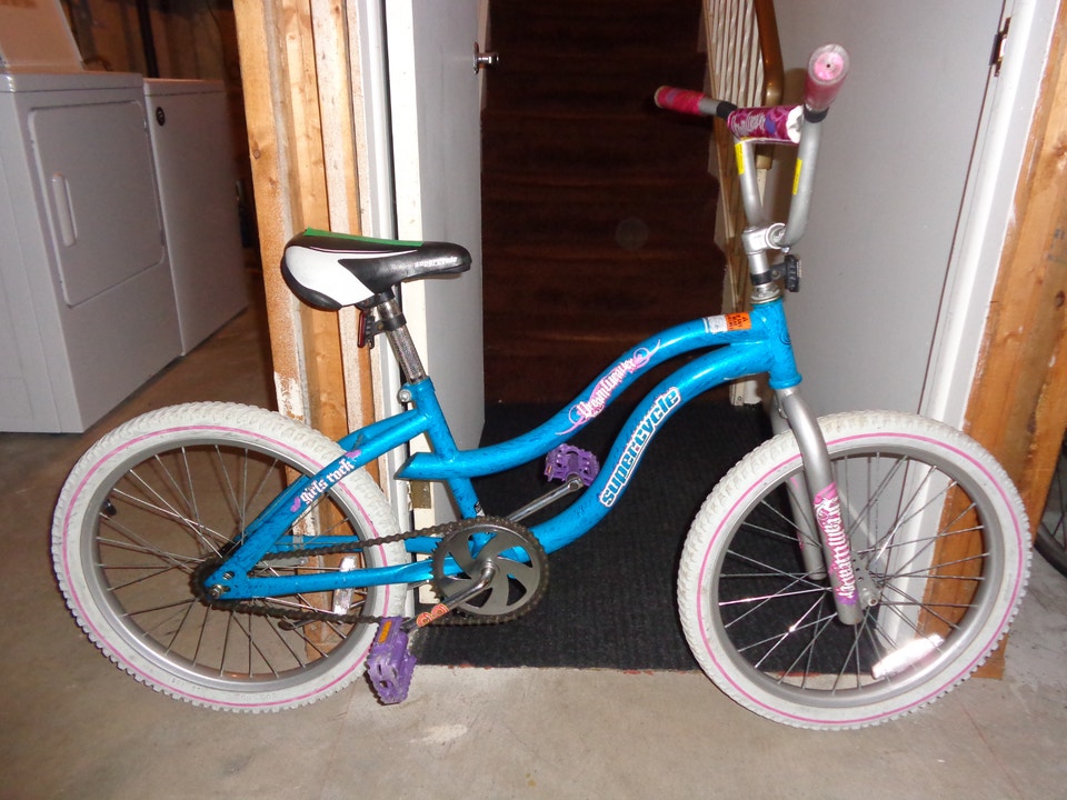 1 BOY & 1 GIRL BIKES & 1 RAZOR SCOOTER | Kids | Ottawa | Free local ...