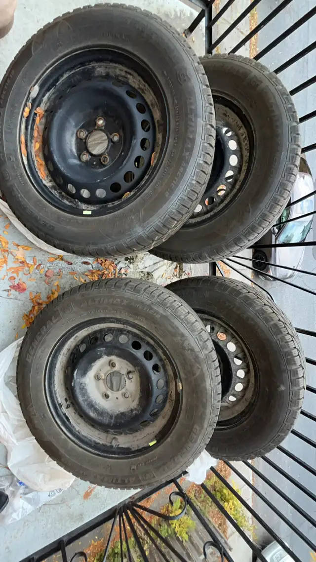 Pneus hivers sur rime (215/65/R16) | Tires & Rims | Longueuil / South ...