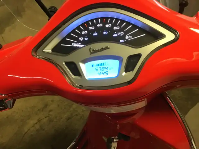 Vespas primavera 2021 comme neuve peu de millage bien équiper ...