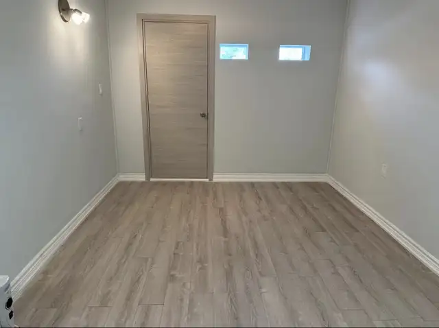 Private bachelor, main level, separate entrance Bathurst steels | Long ...