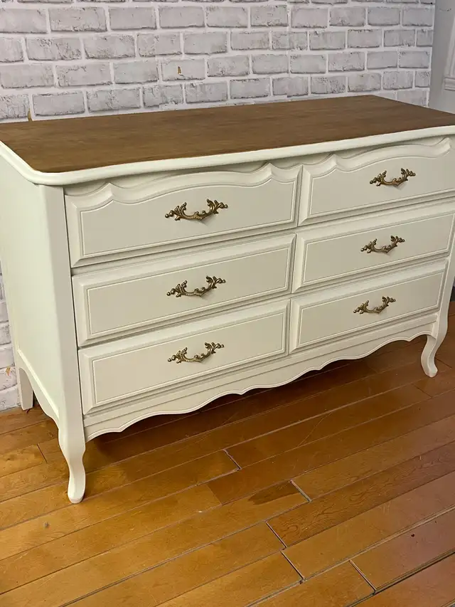 commode et table de chevet Baronet revalorisée | Dressers & Wardrobes ...