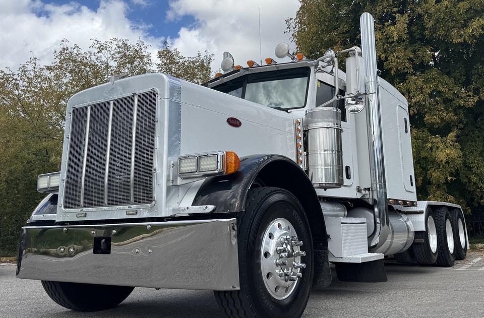TRI-AXLE FLOAT TRACTOR | Heavy Trucks | Mississauga / Peel Region ...