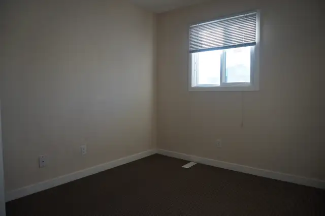 Rundle NE - 3 Bedroom 2 Full Bath Townhouse Across LRT | Long Term ...