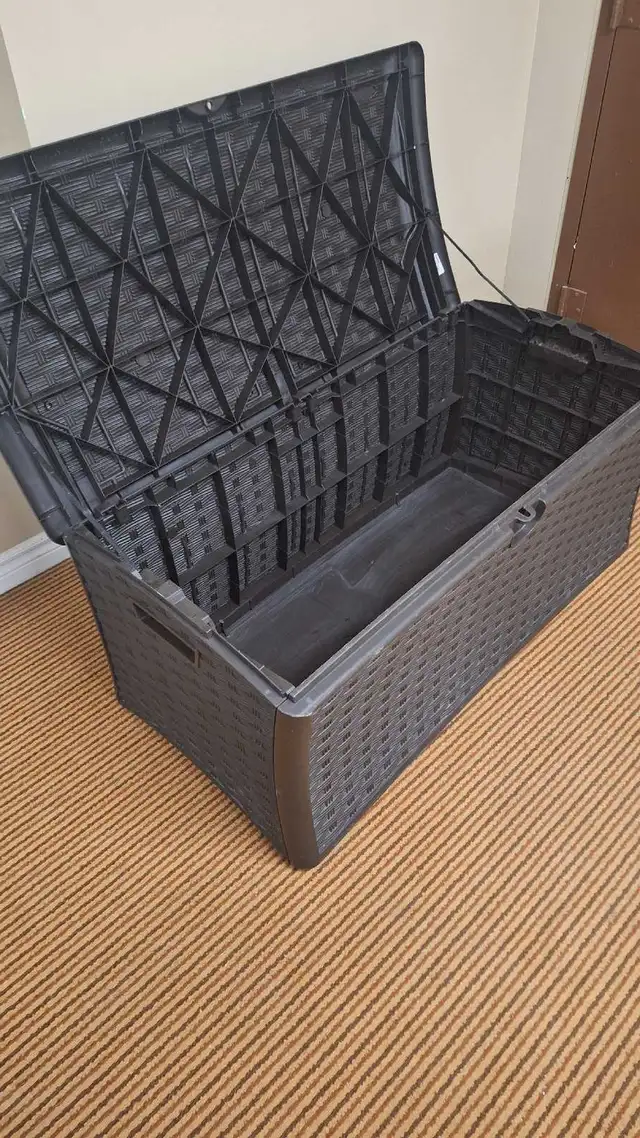 Suncast 70 gallon plastic wicker deck box DBW7000 | Outdoor Tools ...