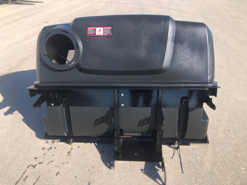 John Deere hopper for zero turns | Lawnmowers & Leaf Blowers | London ...