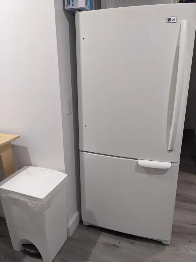 Basement Room 3 mins walk to yonge and sheppard subway station. | Room ...