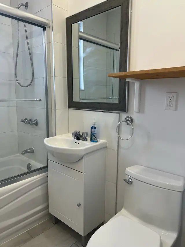 Plateau , 51/2, 3 chambres fermées, electros et Ac | Long Term Rentals ...