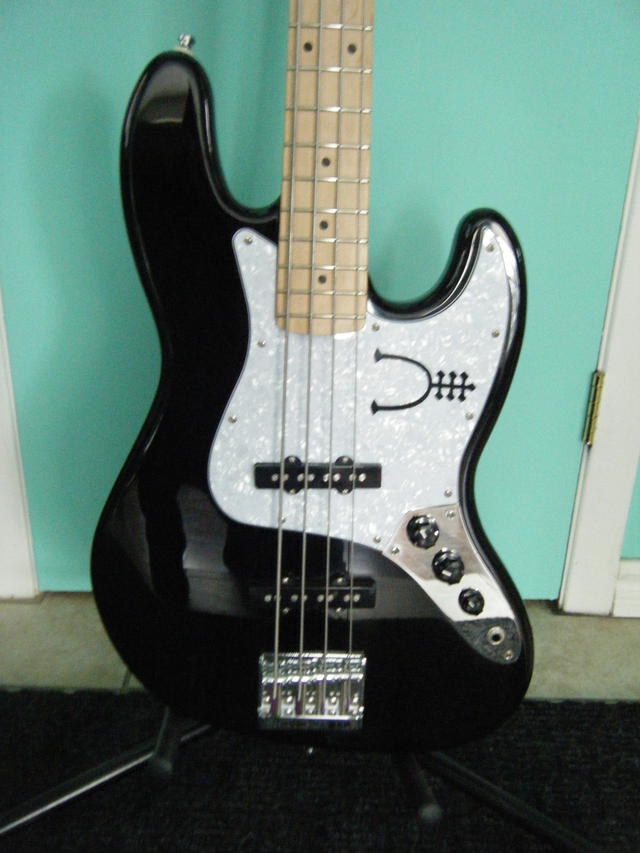 Fender Squier Custom Jazz Bass Guitar and Case | Guitars | Barrie ...