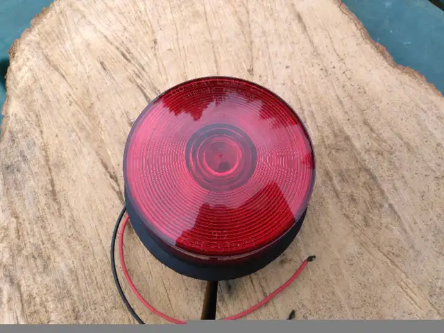 Vintage DO-RAY 912 SAE-STI-70 4-7/16" x 2" Red Round Rear Light | Arts ...