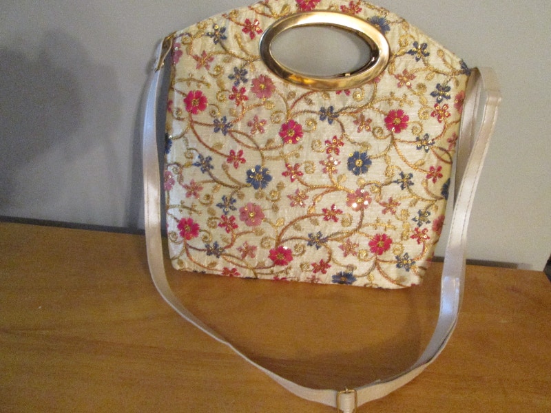 Pretty Purse | Women's - Bags & Wallets | North Bay | Free local ...