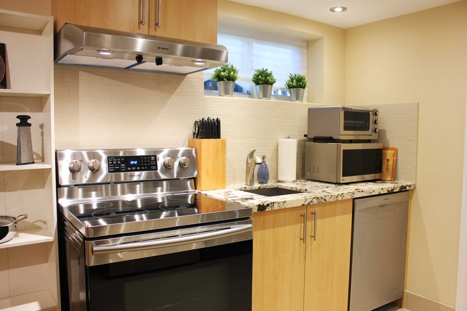 STUDIO/BACHELOR - Etobicoke GEM - No Parking 1117 | Long Term Rentals ...