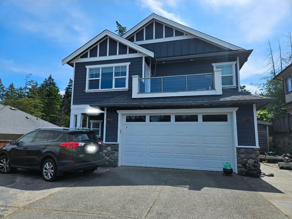 Bright 4 Bedroom Home on Triangle Mountain | Long Term Rentals ...