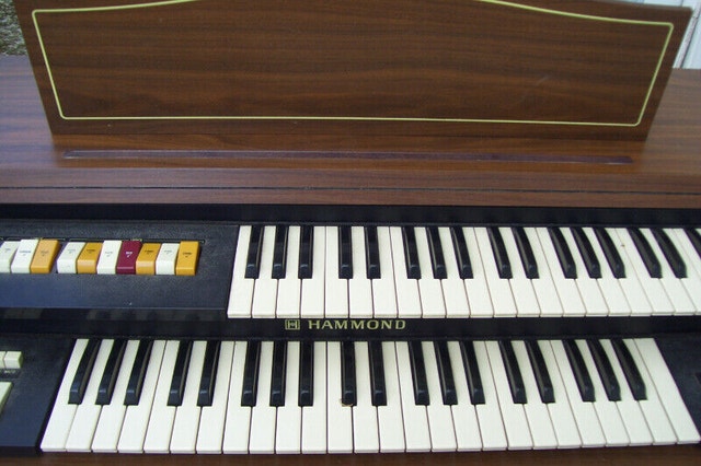 Hammond Organ Model VS-300 55 Amps 1970s | Pianos & Keyboards | City of ...