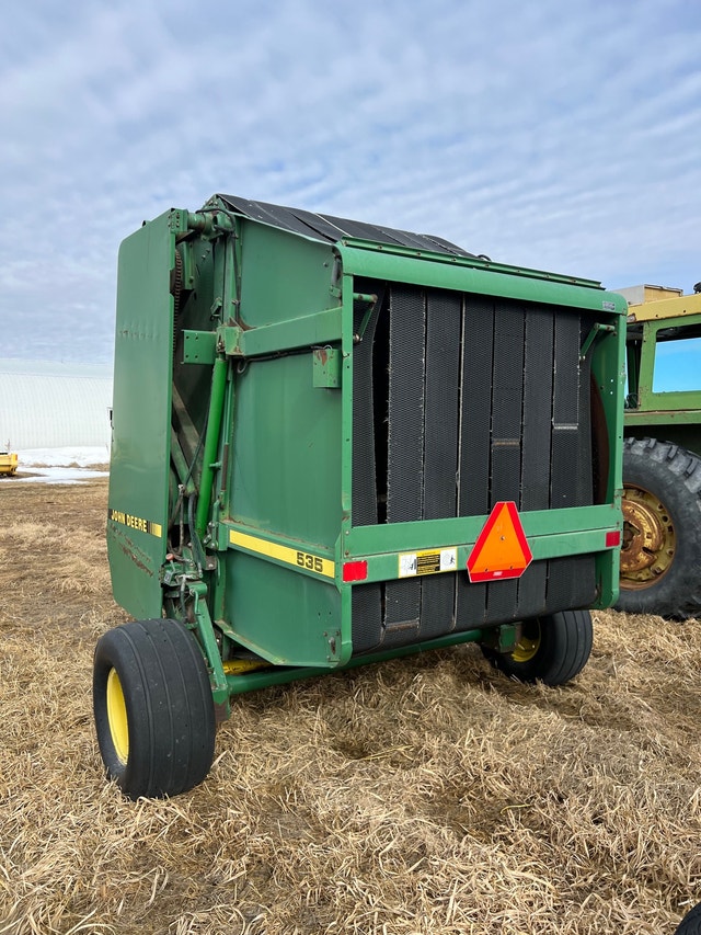 JD 535 round baler | Farming Equipment | Regina | Kijiji