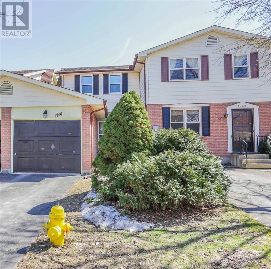 Beautiful 3BD townhouse, Fenced backyard, Garage, Driveway | Long Term ...