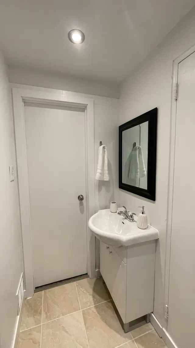 Furnished room @ Bathurst/Lawrence W - Parking utilities wifi | Room ...