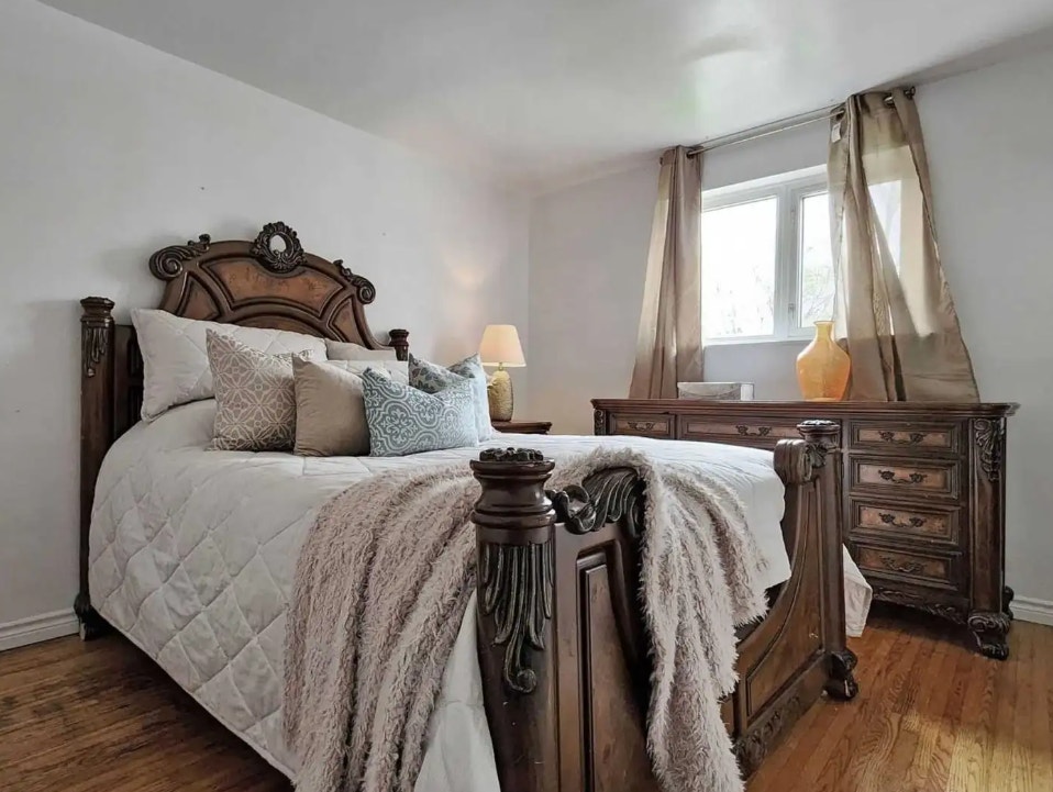 Spacious Private Room for Rent | Long Term Rentals | City of Toronto ...