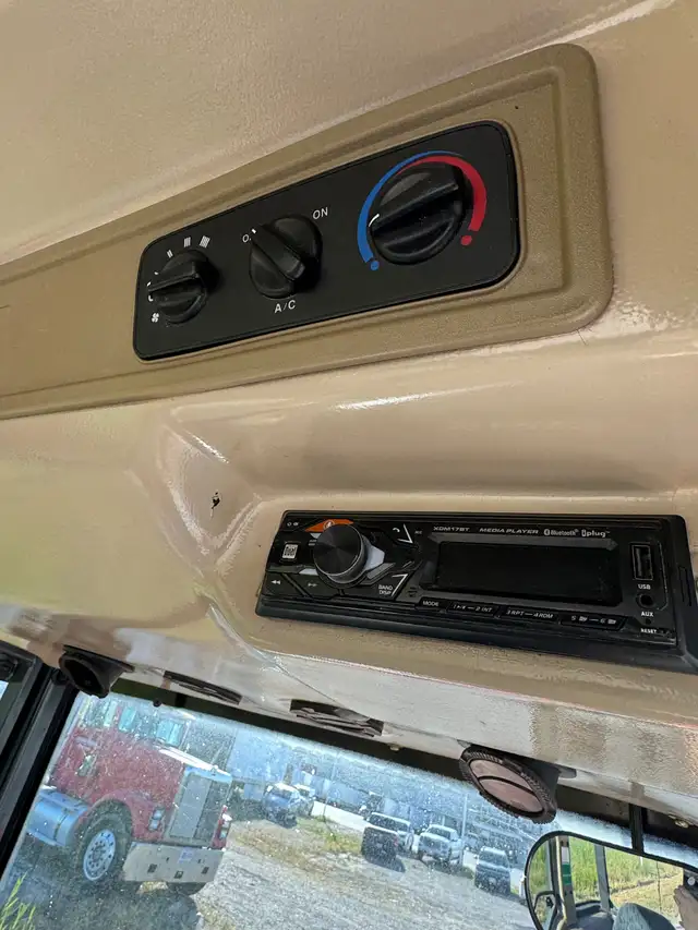 Kioti DL 4x4 tractor diesel engine, front end loader with bucket ...