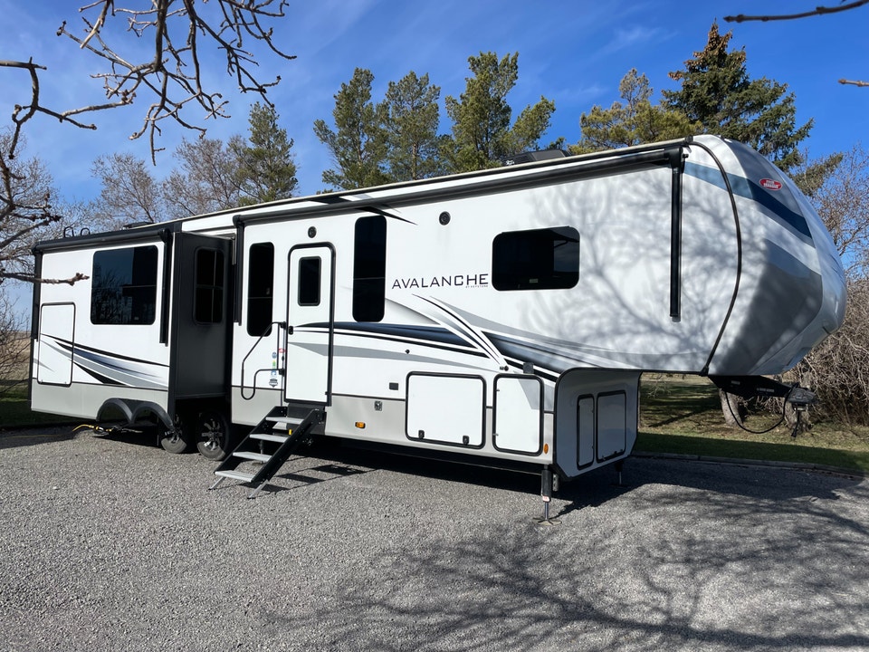 2022 Keystone Avalanche 338GK | Travel Trailers & Campers | Regina ...