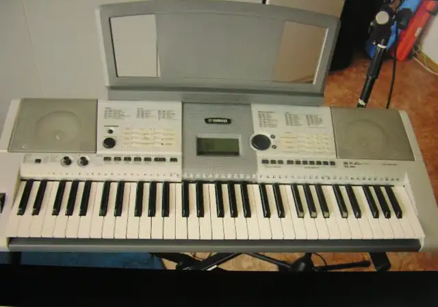 Yamaha PSR –E403 Portable Keyboard | Pianos & Keyboards | Ottawa | Free ...