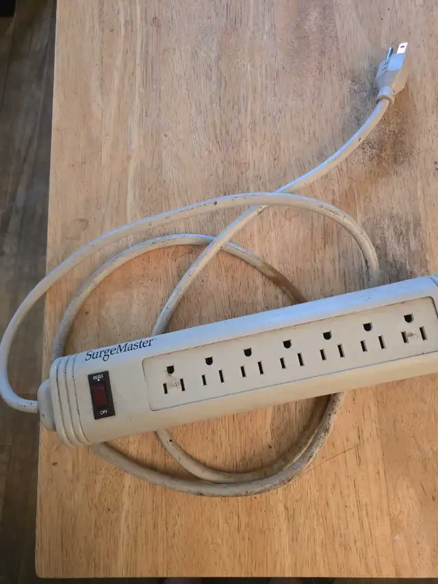 Belkin SurgeMaster Wall Mountable W/7 Plugs & 6" Cord | Electrical ...