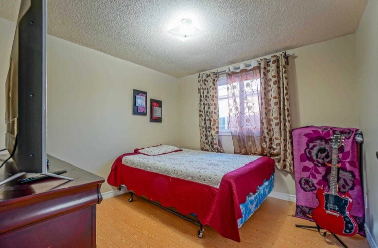 Upper Level room for rent - Girl only | Room Rentals & Roommates ...