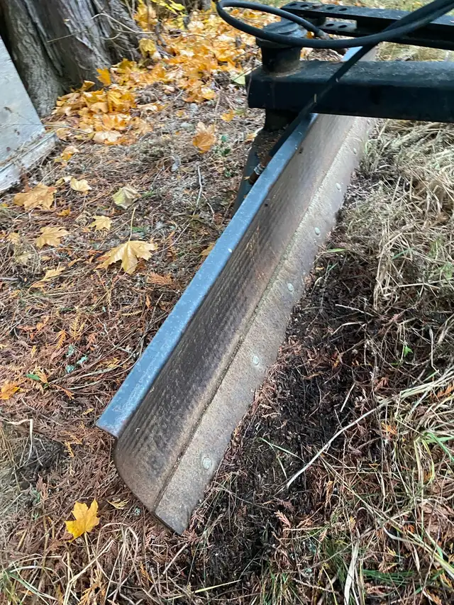 3 pt hitch Buhler/ Farm King 8ft hydraulic blade | Farming Equipment ...