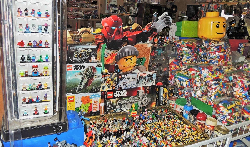 Antique Garage Sale Fri Sat Sun Mon Vinyl Lego Comics Coins | Garage ...