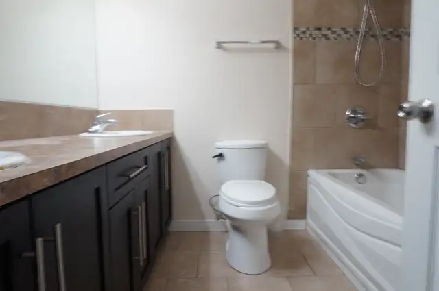 Rundle NE - 3 Bedroom 2 Full Bath Townhouse Across LRT | Long Term ...