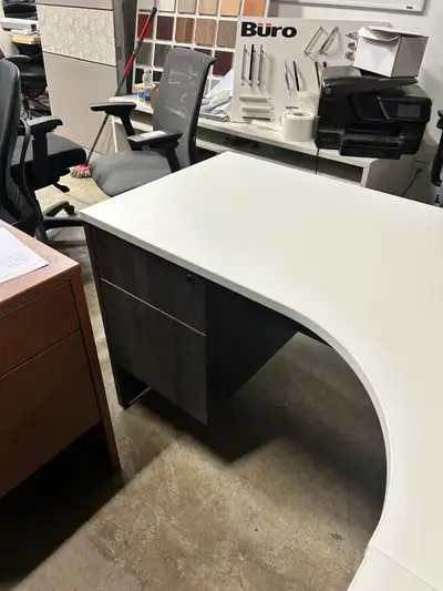179 ads for l shape desk in Desks in Canada Kijiji Marketplaces