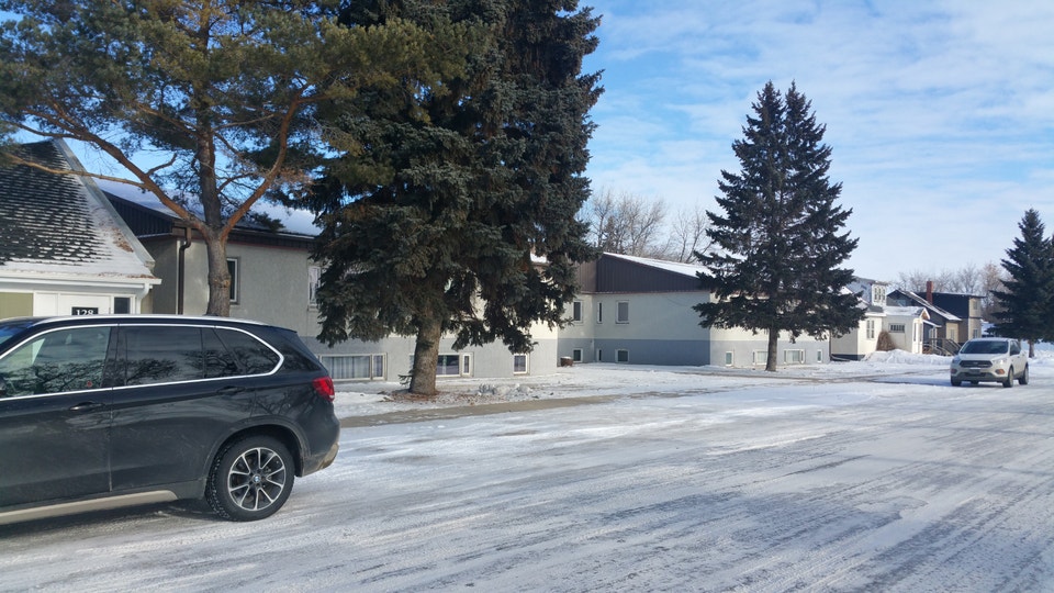 NEW AD - Melville Apartments - 3 bedroom suite behind city hall | Long ...