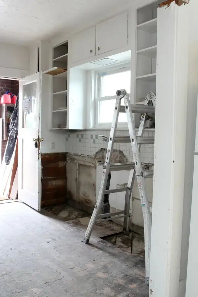 Finish carpenter costume made furniture | Carpentry, Crown Moulding ...