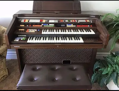 Buy or Sell Used Pianos & Keyboards Locally in British Columbia | Free ...