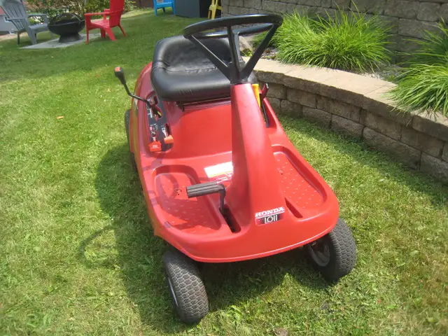 Honda Harmony 1011 Ride on Mover / Tondeuse a siège | Lawnmowers & Leaf ...