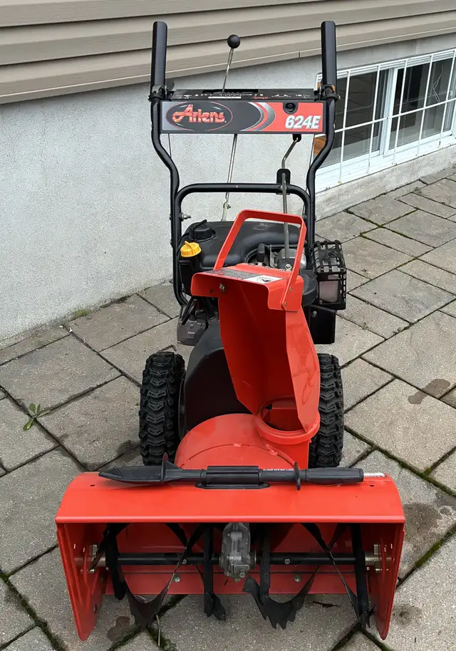 Ariens Snow Blower Sno-Thro 624E model 92001 Souffleuse Neige ...