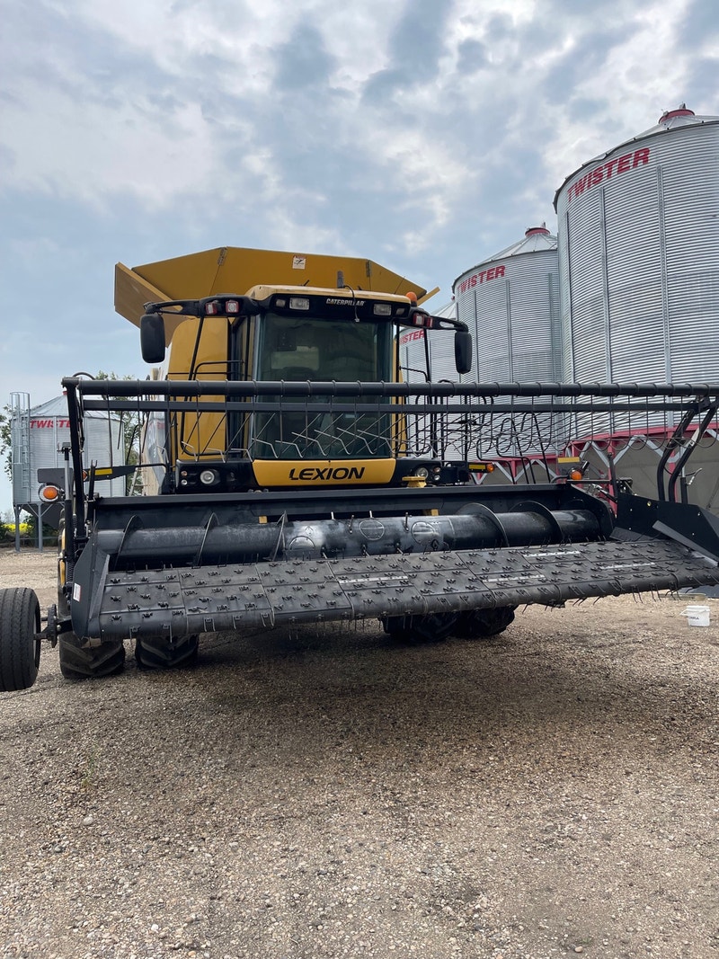 09 Lexion 590 combine | Farming Equipment | Winnipeg | Kijiji