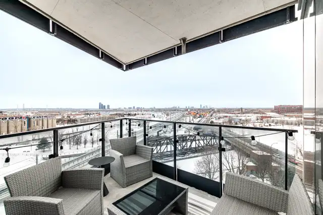 Luxueuse unité 2 cac Tout Meublé! Belle terrasse! | Long Term Rentals ...