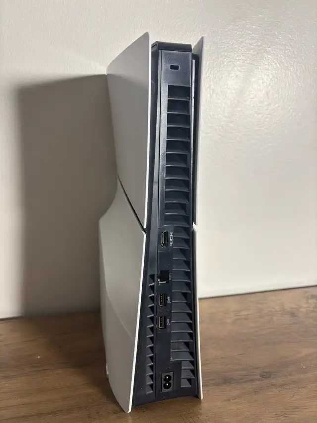 PS5 Slim Disc Astro Bot Edition 1TB + 1 Game - Act Now! | Sony ...