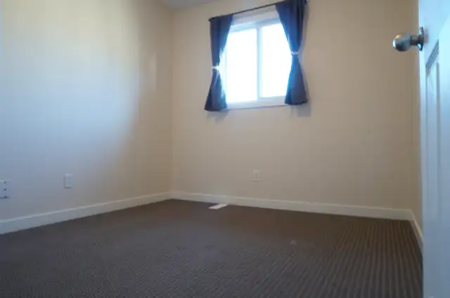 Rundle NE - 3 Bedroom 2 Full Bath Townhouse Across LRT | Long Term ...