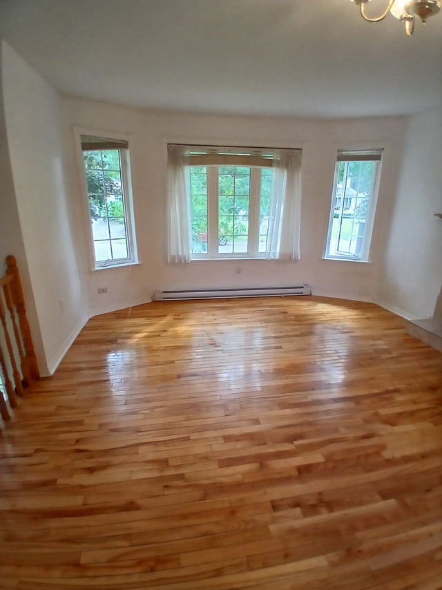 3 Bed + Sunroom 2 Bath Main Unit – South | Pet friendly | Garage | Long ...