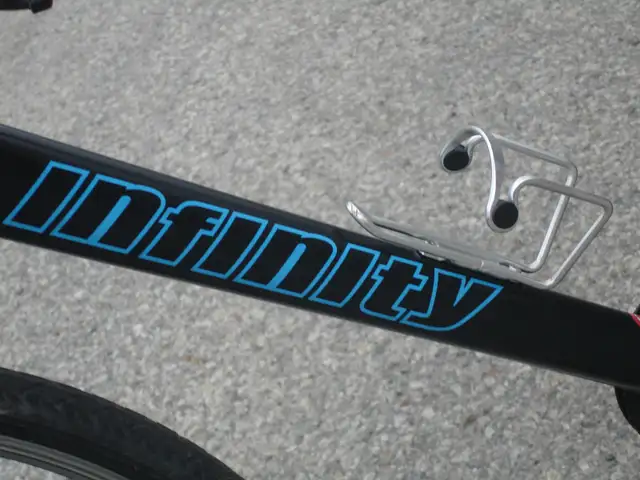 LIKE NEW HYBRID 700C INFINITY BOSS 7 SPD & ALL ALUMINUM LIGHT ...